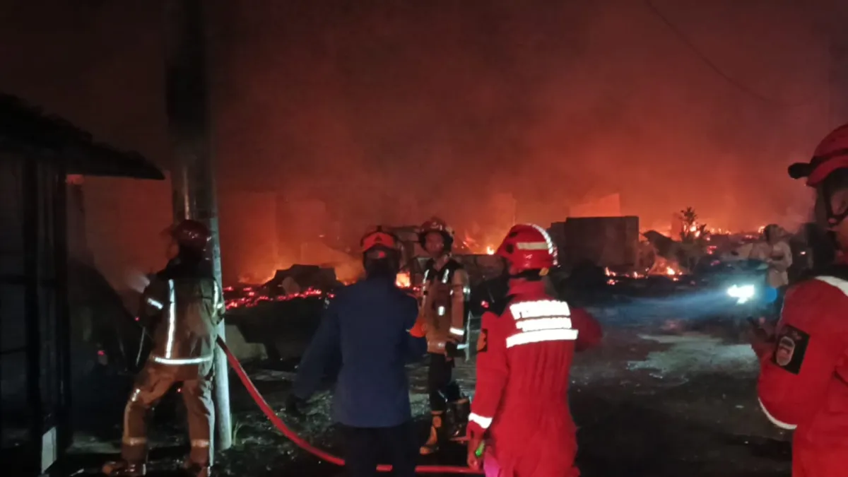 Kebakaran Hebat di Purwakarta, Hanguskan 20 Kios di Pusat Oleh-oleh Khas Priangan Bungursari ...